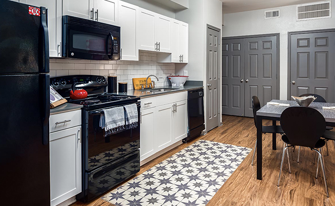 Schedule A Tour Of Our NC State Apartments | College Inn